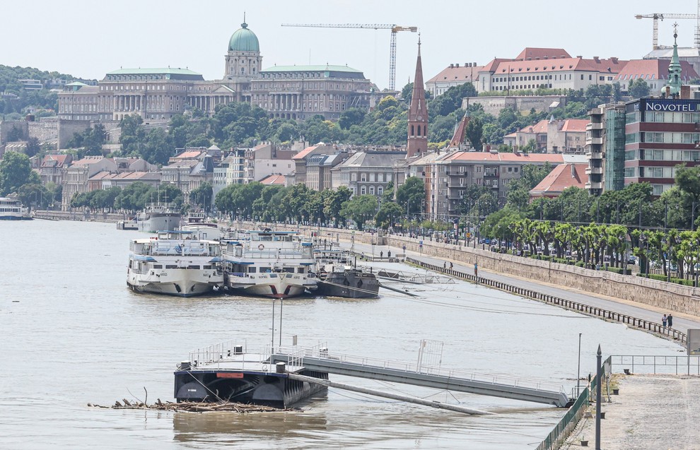 Árvíz: ilyen magasan van most a Duna Budapesten, itt vannak a fotók - Blikk