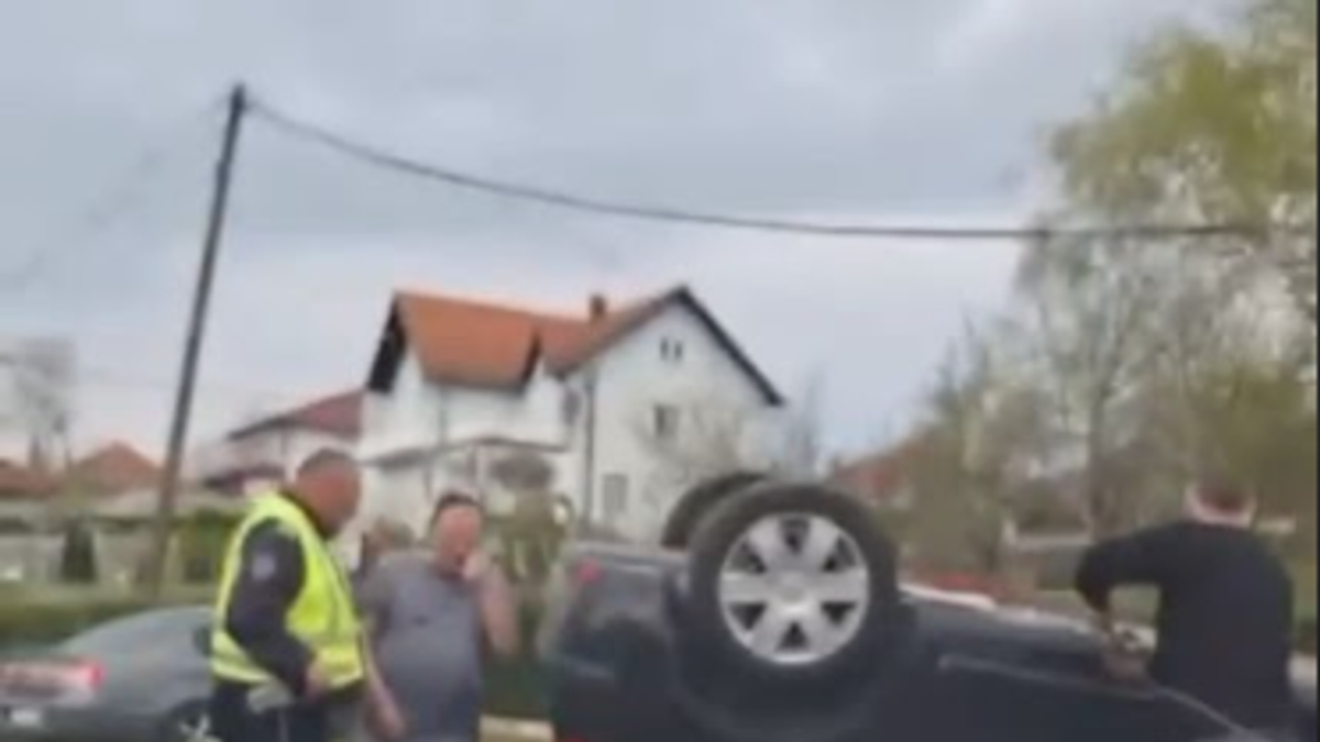 Automobil se prevrnuo na krov kod Mladenovca, stvaraju se zastoji - Blic