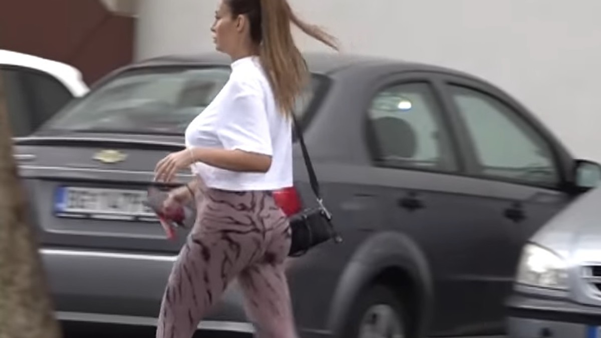 JELENA POKAZALA TRUDNIČKI STOMAK, uhvaćena sa Slobom i sinovima, a evo ...