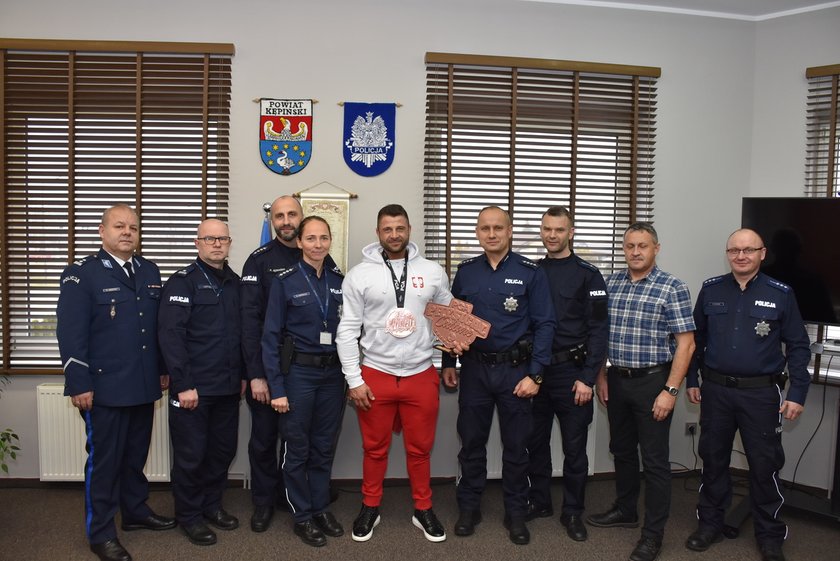 Policjant z Kępna został mistrzem świata w kulturystyce. Poznajcie ... Policjant z Kępna został mistrzem świata w kulturystyce. Poznajcie ...