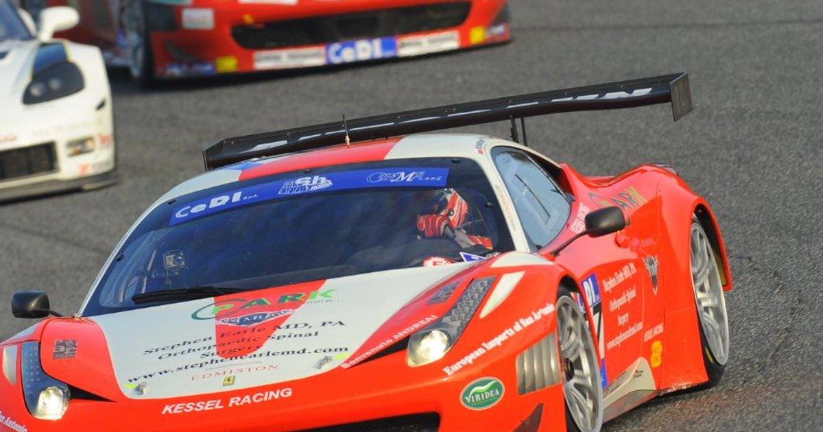 Michał Broniszewski jadący Ferrari wygrał klasę