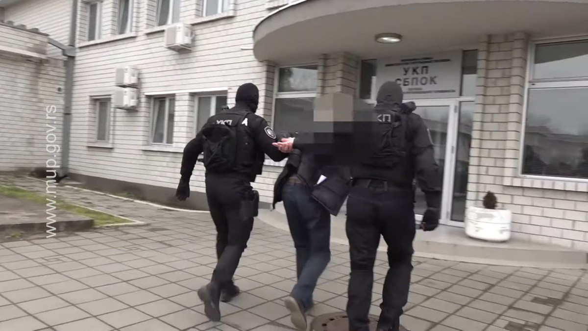 VELJIN VOJNIK UHAPŠEN U "ŠTEK" STANU Skrivao se dva dana nakon bekstva ...