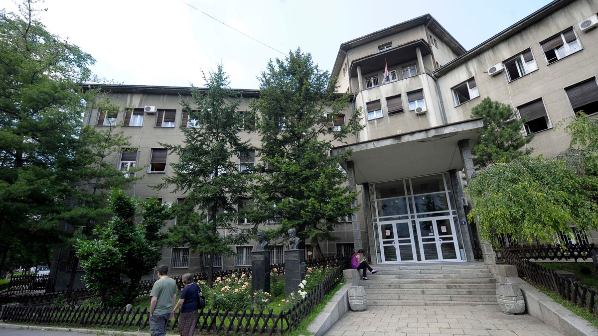 Dekanka demantovala navode da je većina prodekana na Medicinskom fakultetu u Beogradu podnela ...