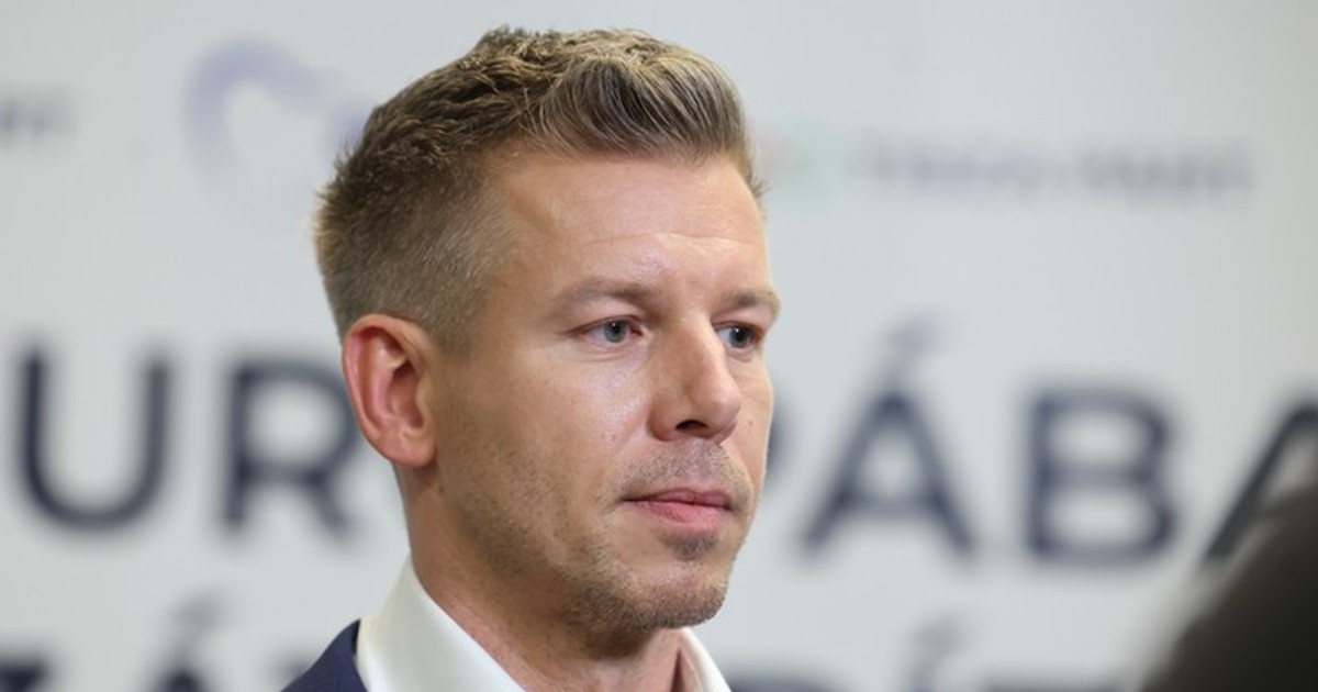 Botrány Ferenc pápa gyászmiséjén! Berontott és üvöltözni kezdett Magyar ...