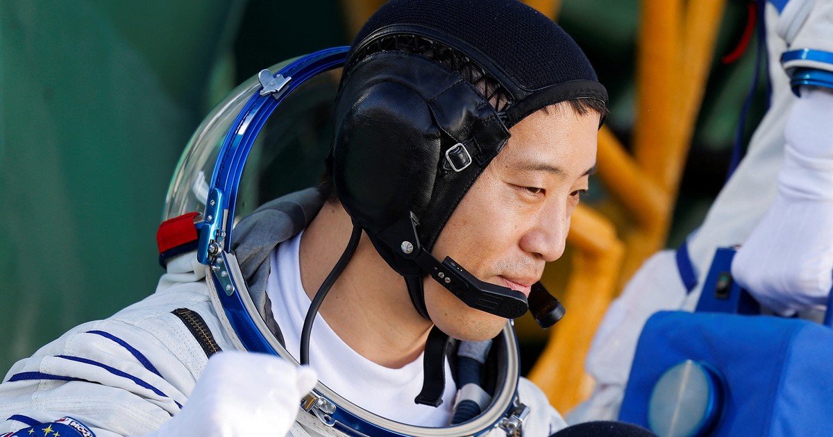Navy SEAL-turned-NASA astronaut Jonny Kim is on his first space mission ...