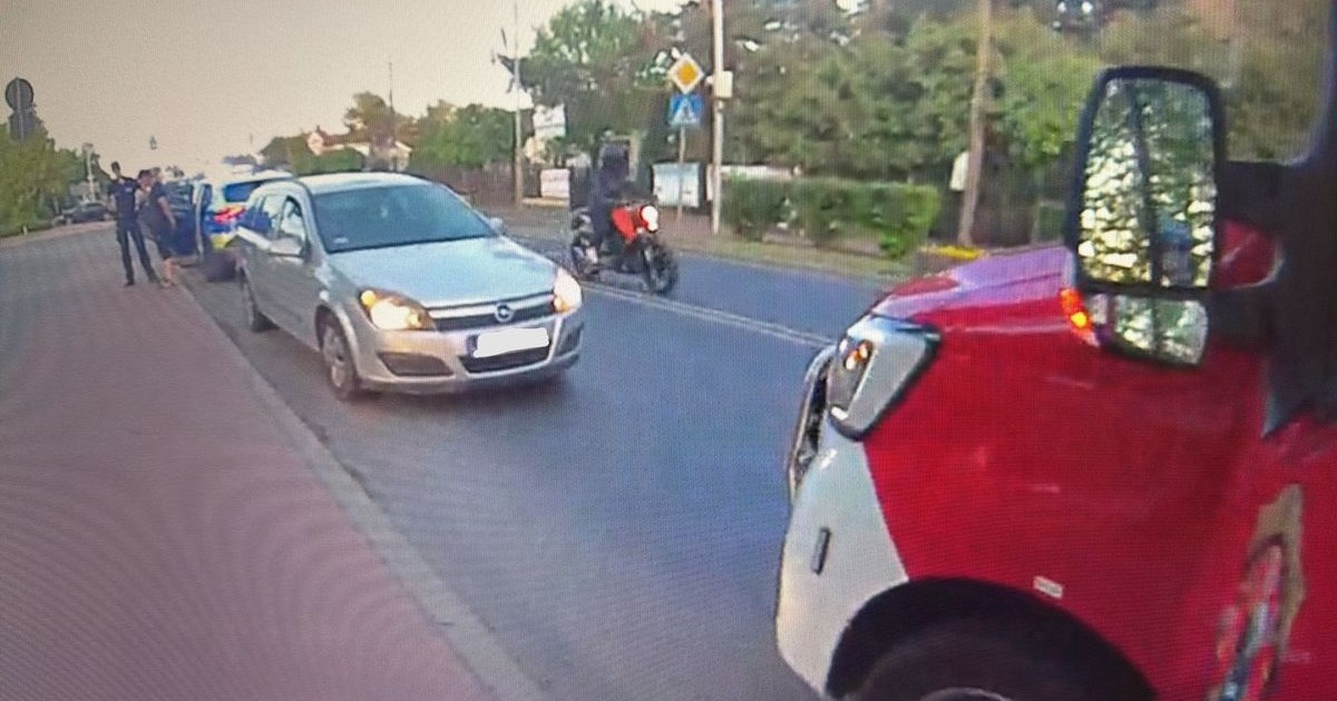 Pomiechówek: Pijany rowerzysta spowodował kolizję z oplem