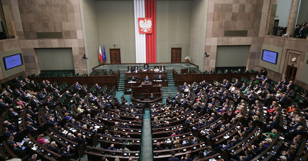 Obrady Sejmu wracają. Będzie gorąco wokół TVP - Wiadomości