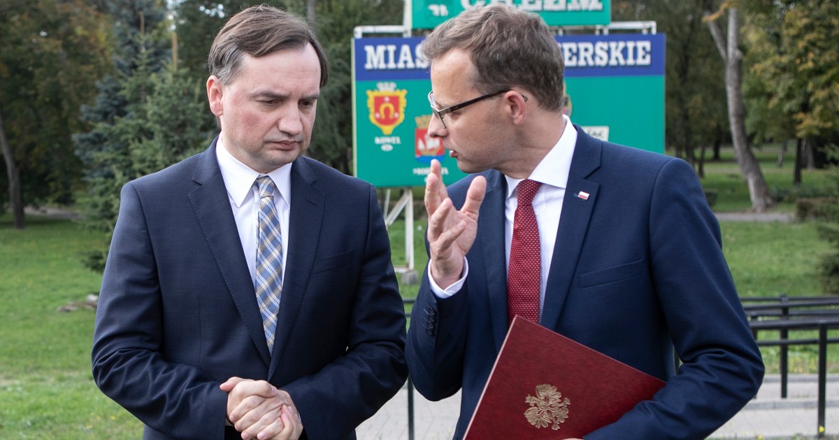 Minister Romanowski i akademia dotacji dla ludzi Ziobry. "Każdy chciał ...