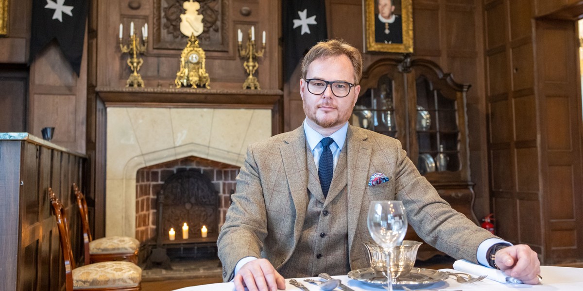 Książę Jan Lubomirski pokazuje zamek w Lubniewicach. Co za przepych!