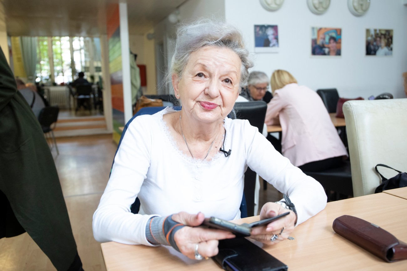 "Sina sam izgubila i od tada grlim mlade ljude": Proveli smo dan u ...