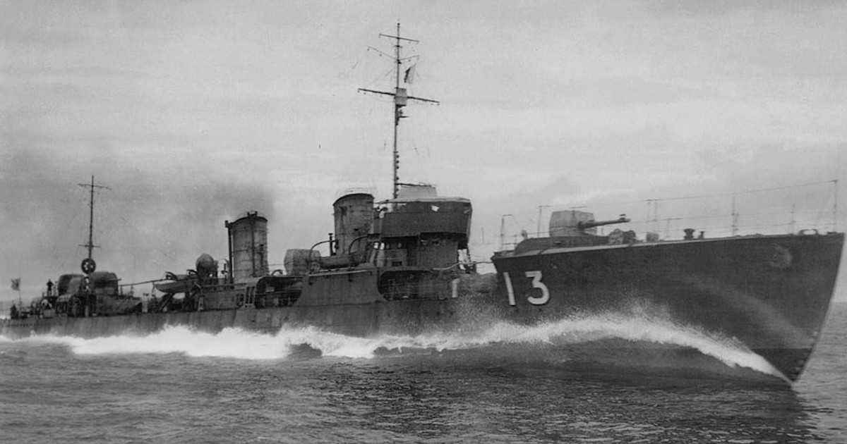 Hours after the attack on Pearl Harbor, US Marines took on the Japanese ...