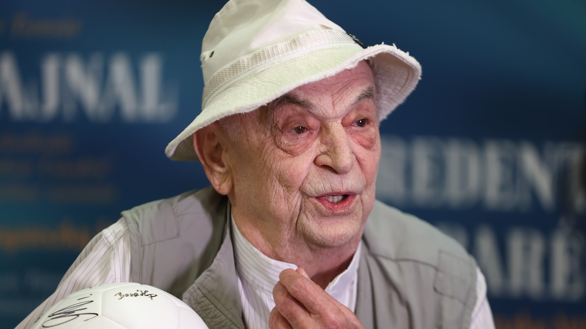 Bodrogi Gyula és Reviczky Gábor is vasoklevelet vehetett át az SZFE-n - Blikk