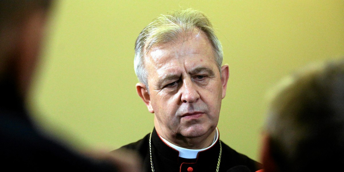 Bp Jan Piotrowski: profanacja Eucharystii napełnia nas wielkim bólem ...