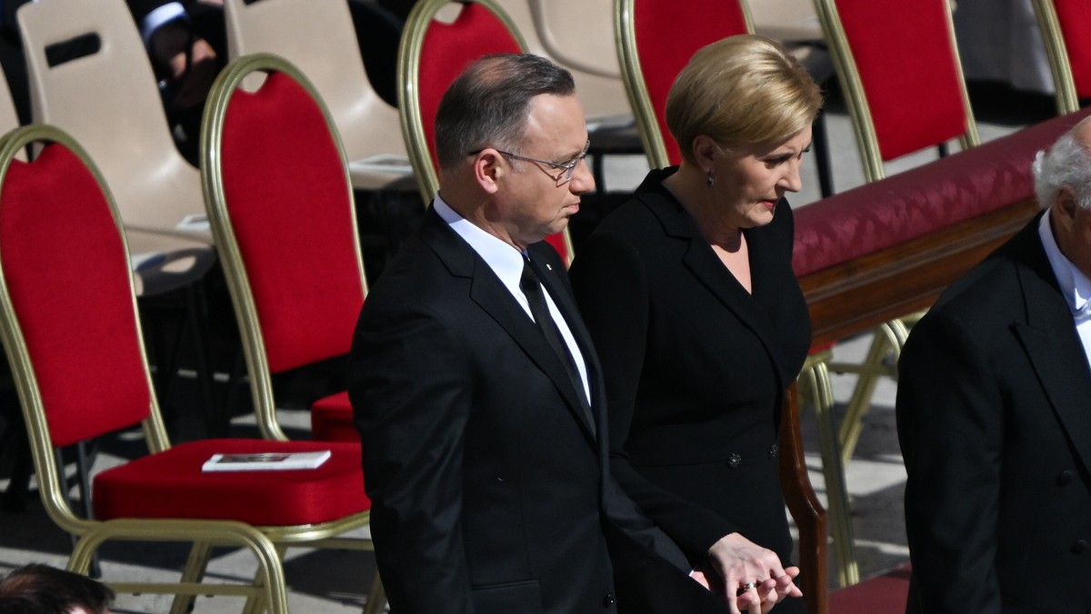 Andrzej Duda obok Donalda Trumpa. Zmiana na pogrzebie papieża ... Andrzej Duda obok Donalda Trumpa. Zmiana na pogrzebie papieża ...
