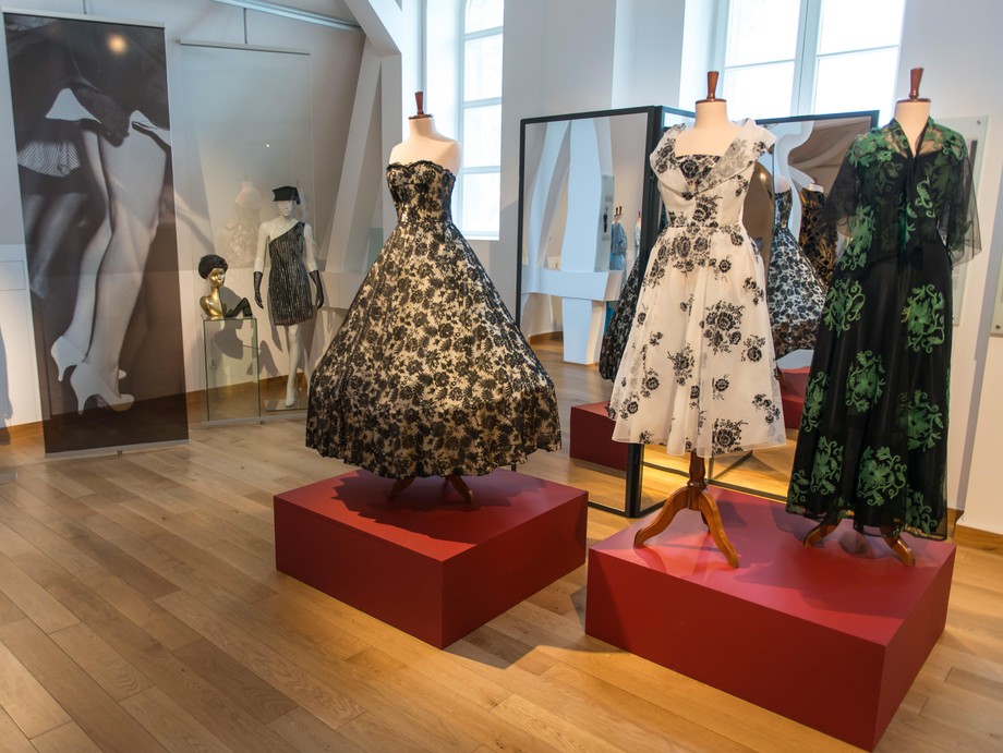 Moda w PRL. Jak ubierały się nasze mamy i babcie - Styl Życia - Newsweek.pl