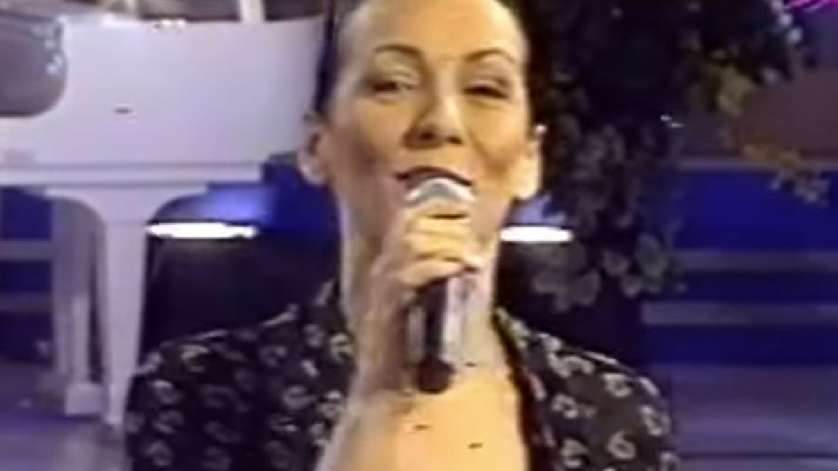 Našu pevačicu zaveo moćnik, varao je svuda: "Zatekla sam ga u liftu sa voditeljkom" - Blic