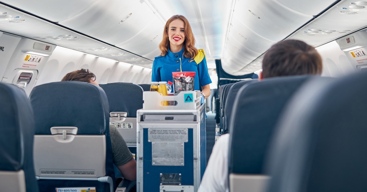 Stewardesa zdradza, jak zostać "ulubionym pasażerem na pokładzie" - Podróże
