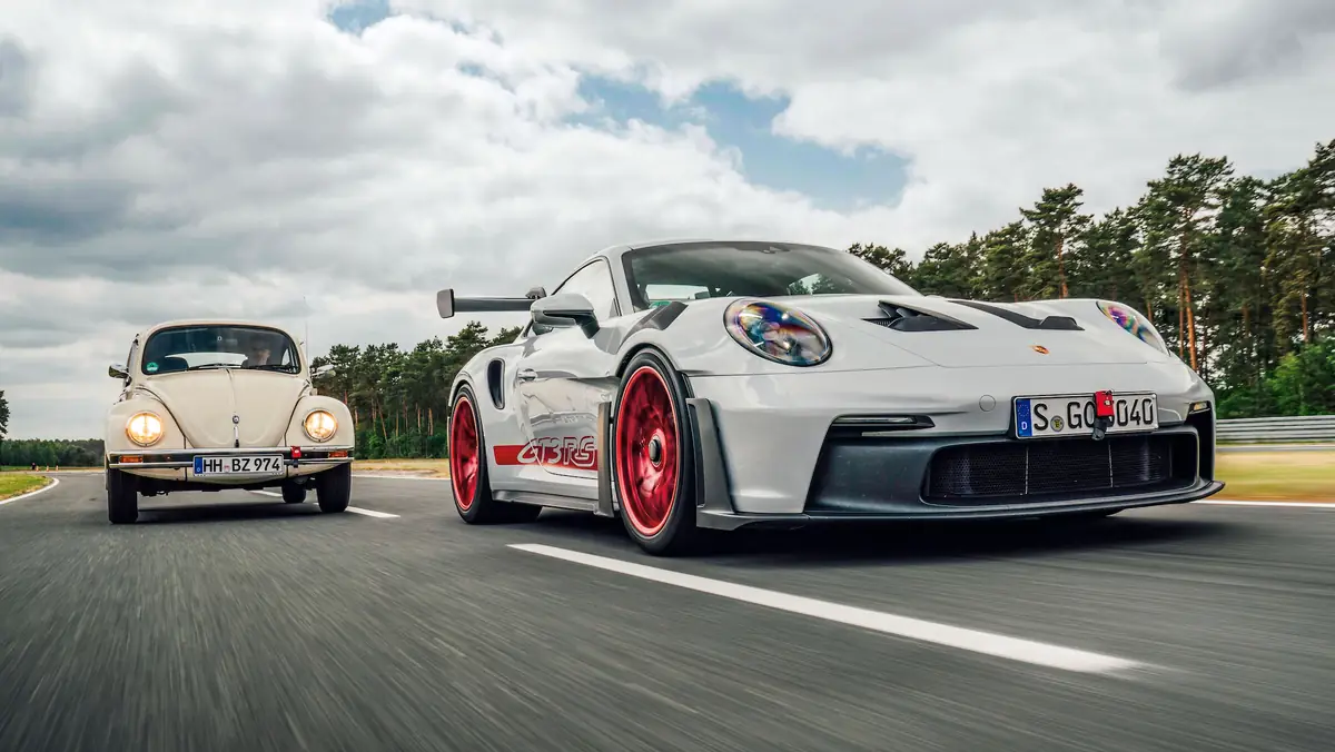 Volkswagen Garbus i Porsche 911 GT3 RS. Niby krewniacy, a jednak ...