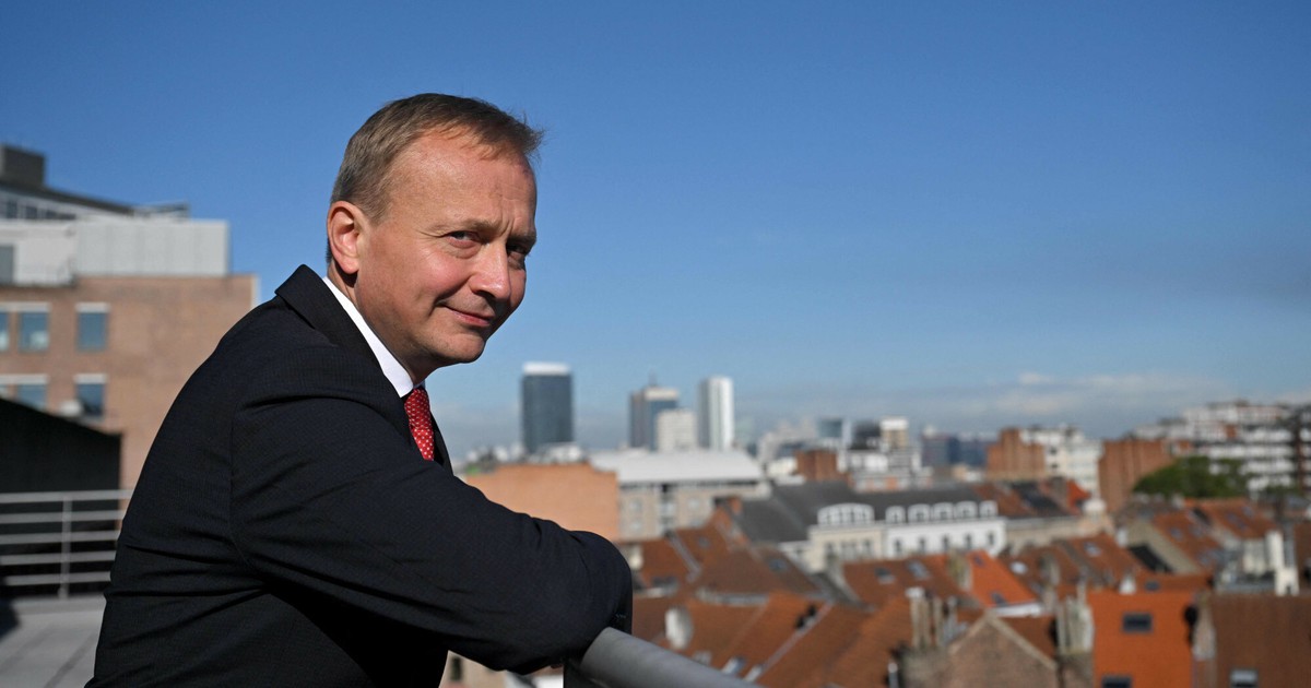 Kim jest Piotr Serafin? Kiedyś prawa ręka Tuska, teraz von der Leyen