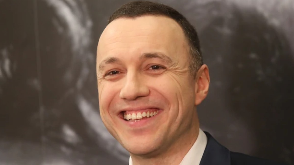 "Izvini, Bane, spot je dosadan!" Mojićević odgovorio pratiocu:"Ja hoću ...