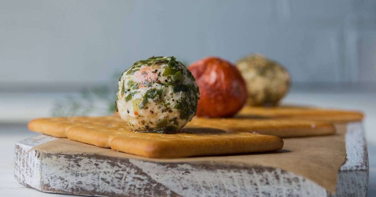 Recept za slane kuglice sa krekerima Noizz Recept za slane kuglice sa krekerima Noizz