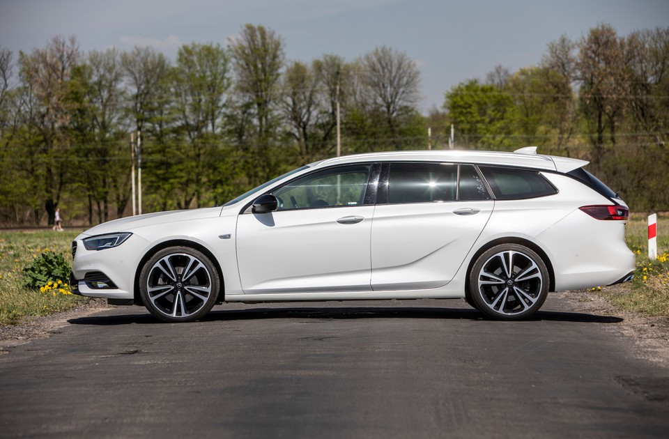 Opel Insignia ST 2.0 CDTI AWD Exclusive – transporter klasy biznes | TEST