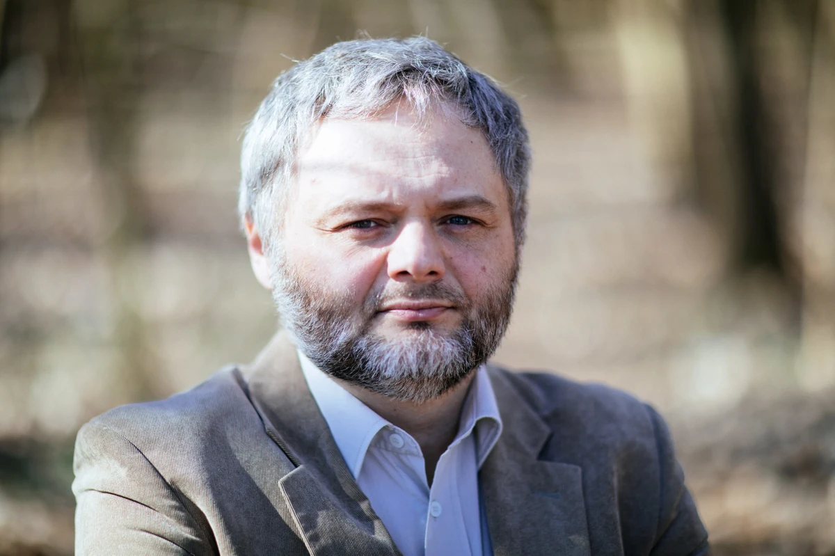 Dr Rakowski przewiduje nawet 900 tys. zakażeń dziennie. A potem koniec ...