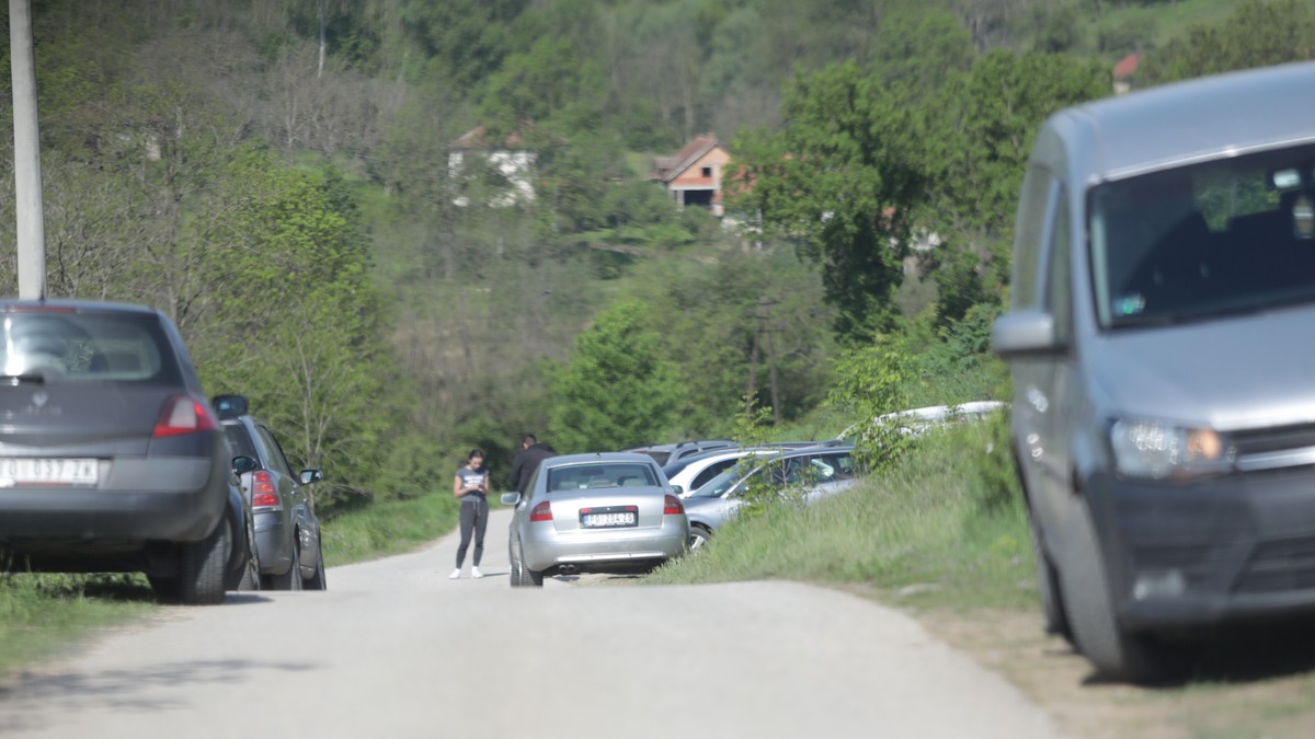 Jutro nakon jezive tragedije kod Topole nema čoveka u selu koji ne plače zbog stradalih - Blic