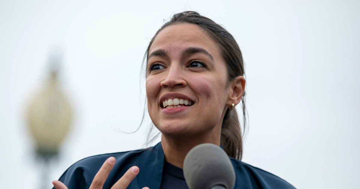AOC is trying to help find a delivery worker filmed wading with takeout ...
