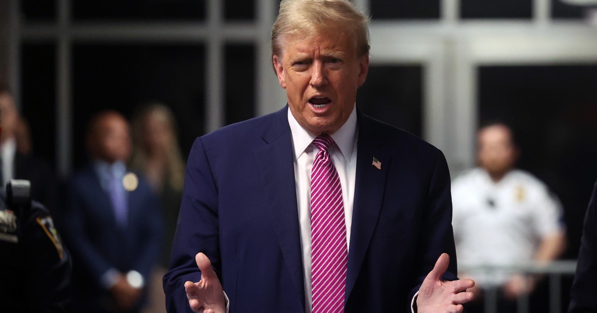 Biblia i złote trampki na sprzedaż. Donald Trump traci fortunę przed ...