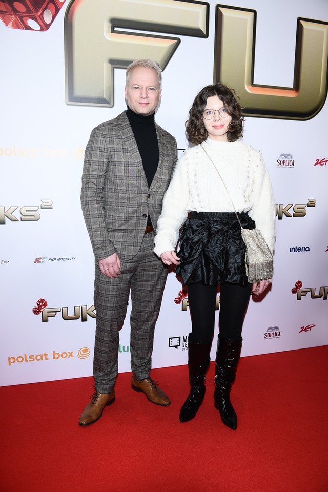 Maciej Stuhr z córką na premierze. Uwagę zwracały czułości znanej pary ...