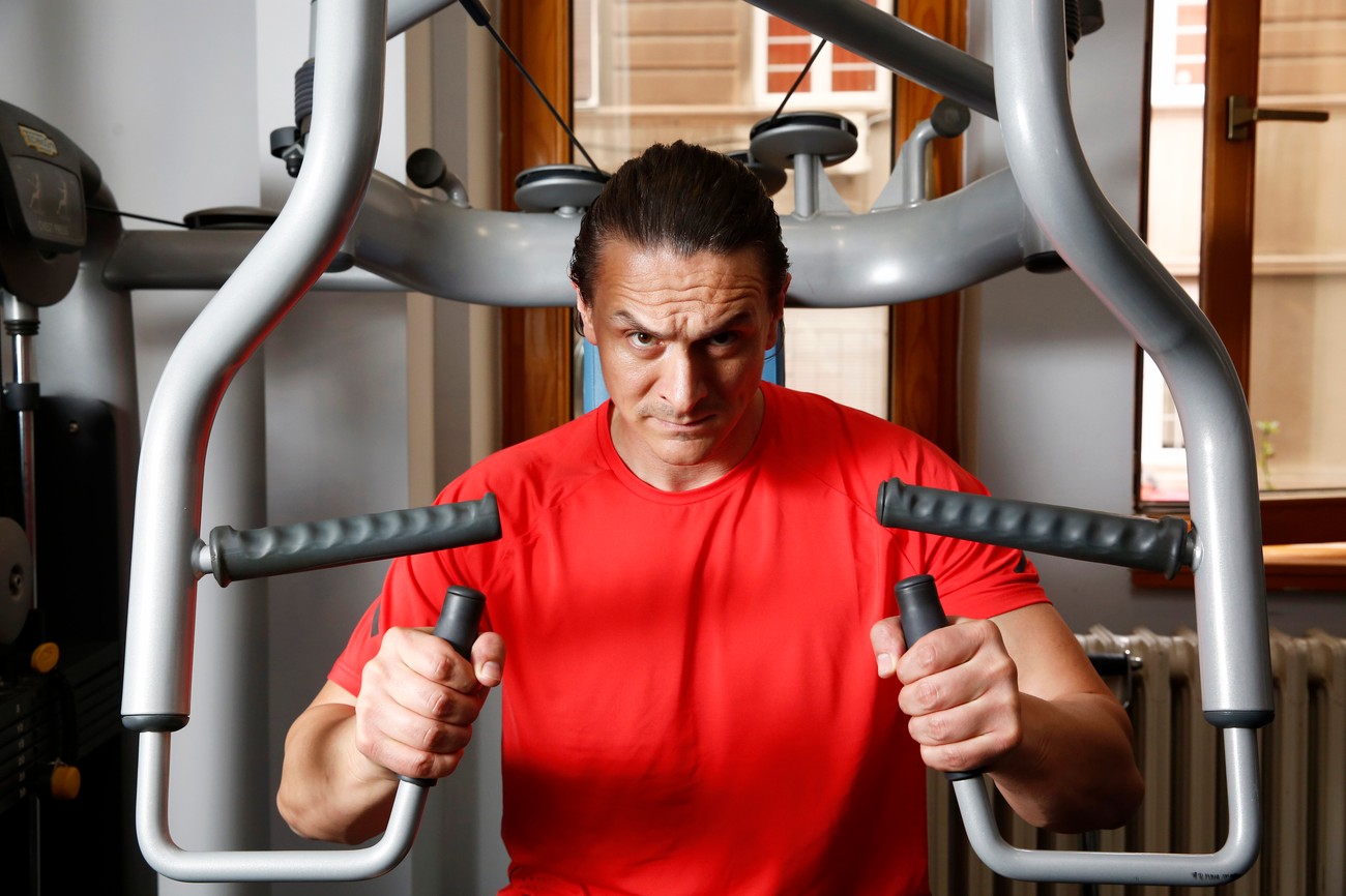 GLUMAC ODE U POLJOPRIVREDNIKE Nakon što je sagradio kuću na selu, Bane ...