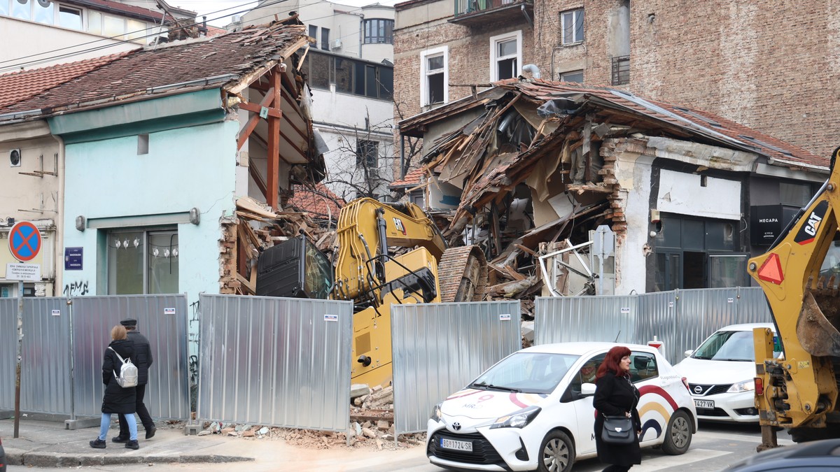 Punih 40 godina nisu znali da ispod kuće imaju podrum: Detalji ...
