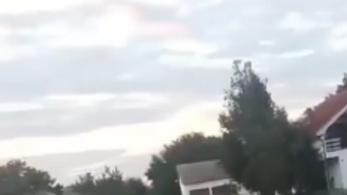 PRVI SNIMAK SA MESTA NESREĆE KOD OBRENOVCA Mladić sleteo sa puta i udario u metalnu ogradu, nije ...