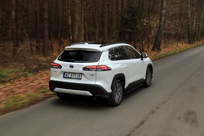 Toyota Corolla Cross 2.0 Hybrid AWD-i. Jak wypada bestseller w nowej ...