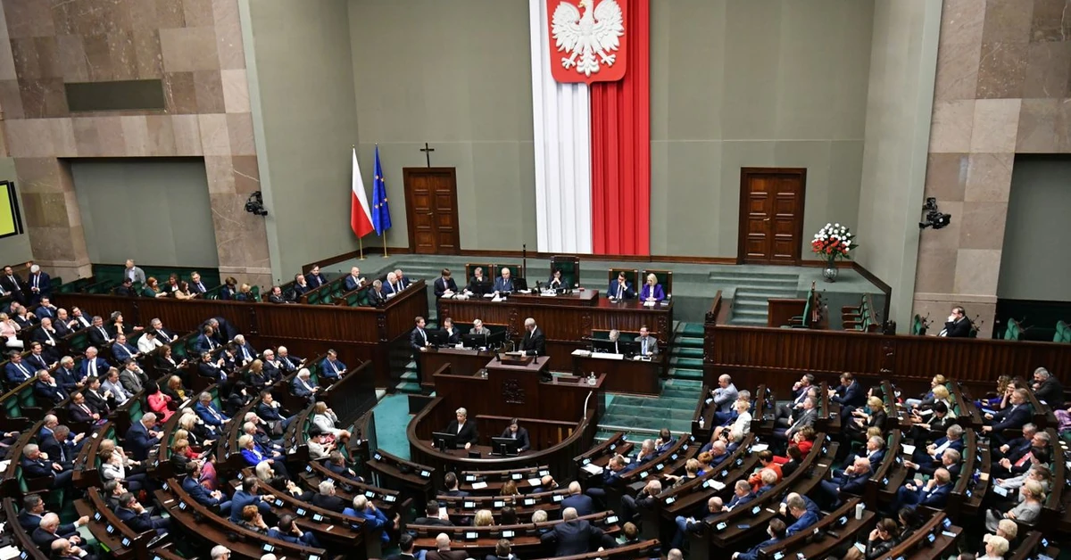 KO dogania PiS. Jedna partia ma powody do obaw. SONDAŻ - Dziennik.pl