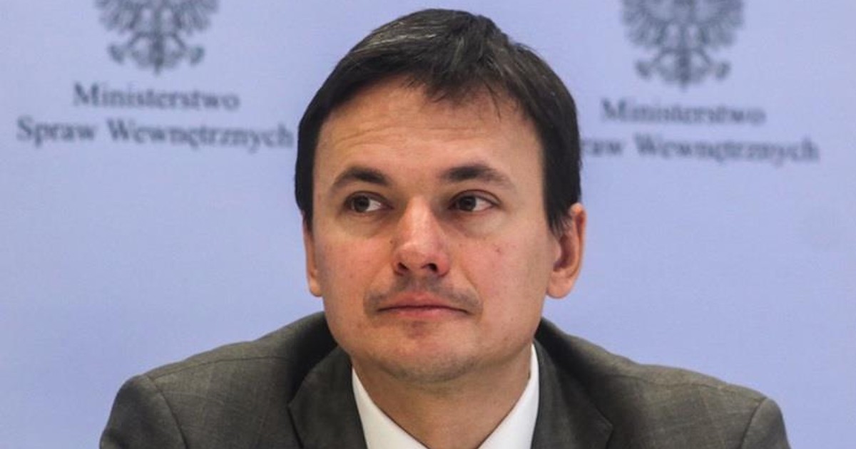 Szef MSW: kontrola nad służbami jest za słaba | Newsweek