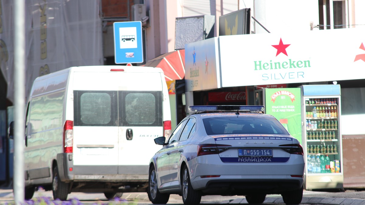 Saobraćajna nesreća: Sudarila se dva automobila, povređen tinejdžer - Blic