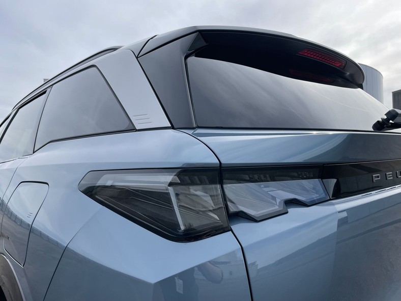 Przetestowałem trzeci rząd siedzeń w nowym Peugeocie 5008. W końcu ktoś ...