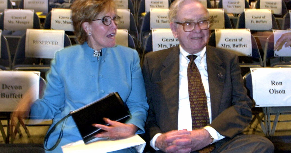 Inside billionaire Warren Buffett's unconventional open marriage, which ...
