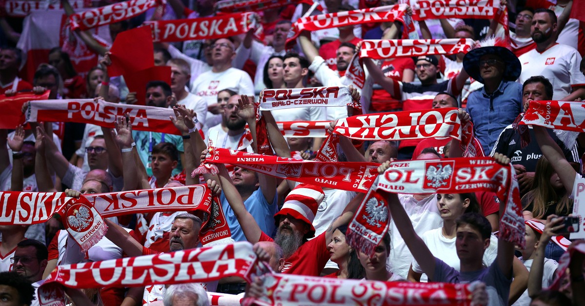 Kibice siatkówki zjedli ponad 10 tys. hot-dogów i zapiekanek - Dziennik.pl