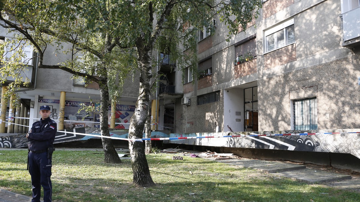 Fotografije jutro nakon stravične eksplozije u Smederevu: Raznet krov, izbijena sva vrata - Blic