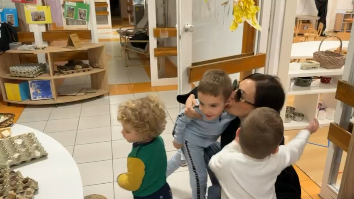 Ceca iznenadila unuke u vrtiću u Titelu: Željko, Krstan i Isaija joj ...
