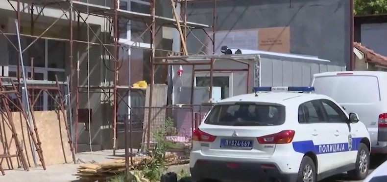 Prve slike sa mesta nesreće u šumicama: Ovo je gradilište na kojem je radnik propao kroz krov ...