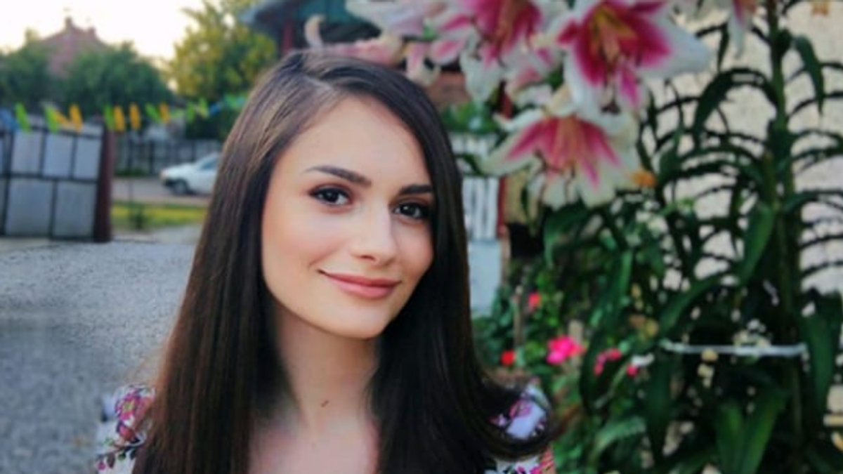 Aleksandra Dinić (27) bori se sa agresivinim tumorom i potrebna joj je naša pomoć - Blic