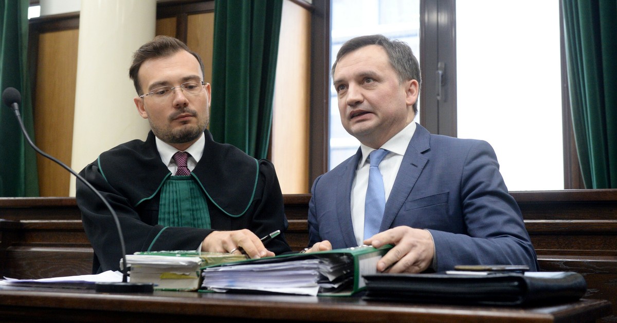 Ogromne pieniądze płynęły z ministerstwa do adwokata Zbigniewa Ziobry ...