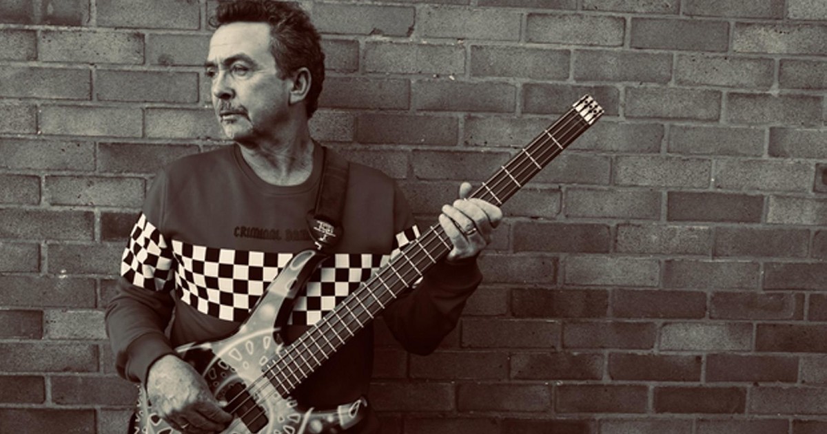 Nie żyje wokalista zespołu The Outfield. Tony Lewis zmarł nagle w wieku ...