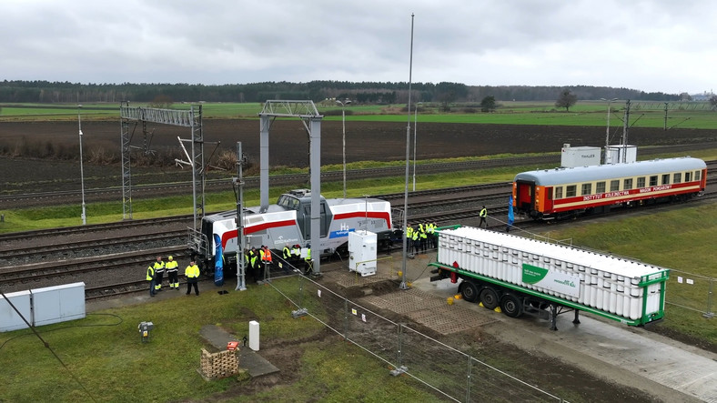 PESA. Pierwsza polska lokomotywa wodorowa już gotowa. Wideo z tesów