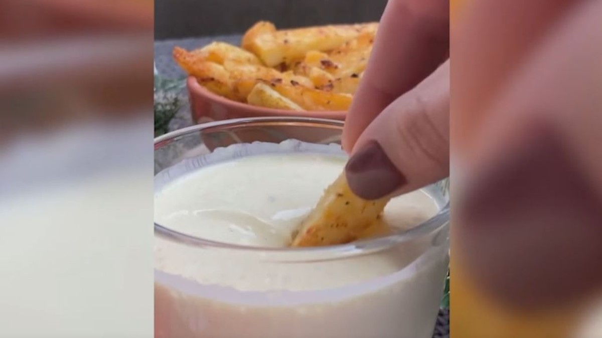 Pomfrit iz rerne sa fantastičnim umakom - Žena.rs