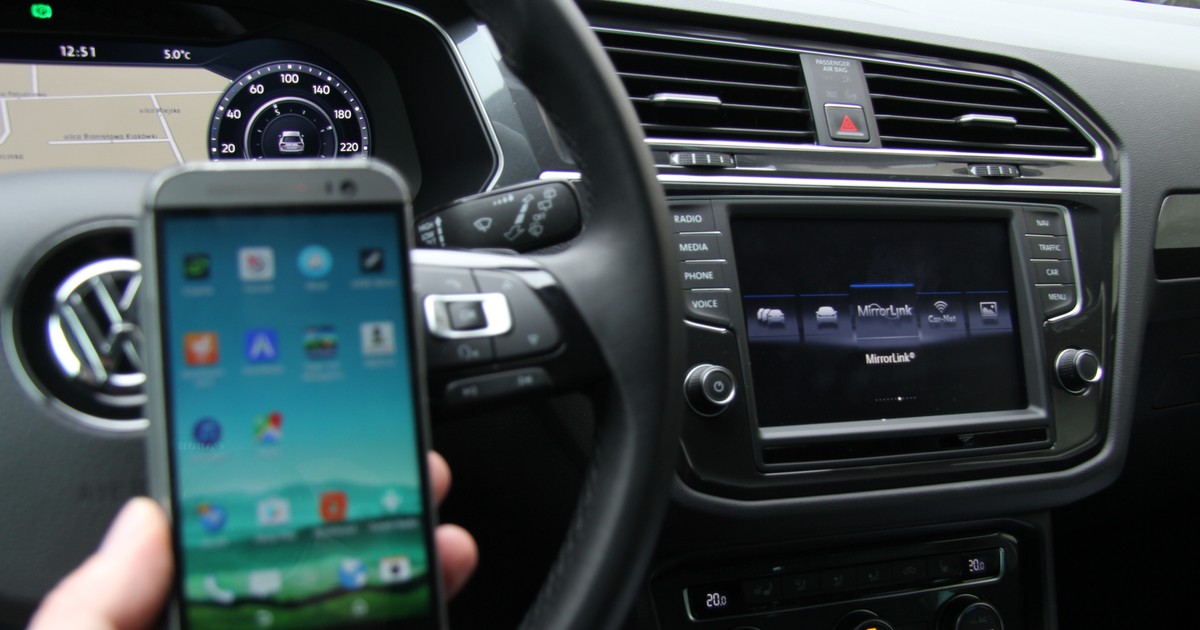 Jak skorzystać z MirrorLink w samochodzie?